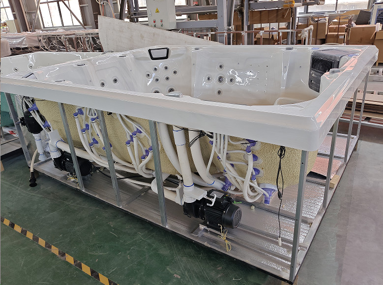 Electric Rectangular Hot Tub With 73 Jets And 16 Air Jets